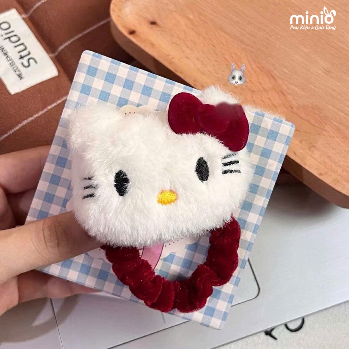 Cột tóc lông nhung Hello Kitty – Minio